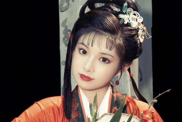 Yiren (Everglow) Profile and Facts (Updated!)