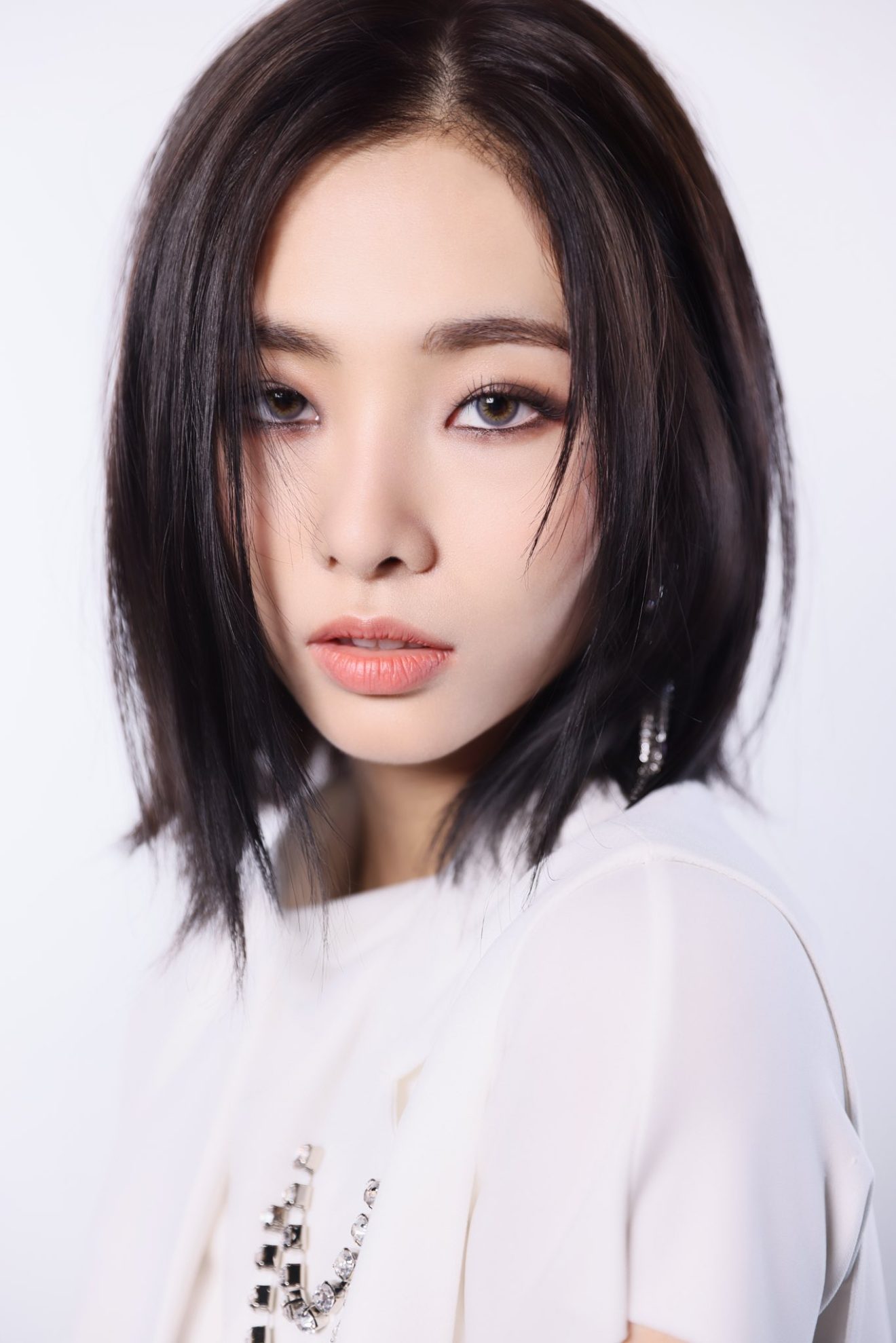 Ahyoon (Queenz Eye) Profile and Facts (Updated!) - Kpop Profiles
